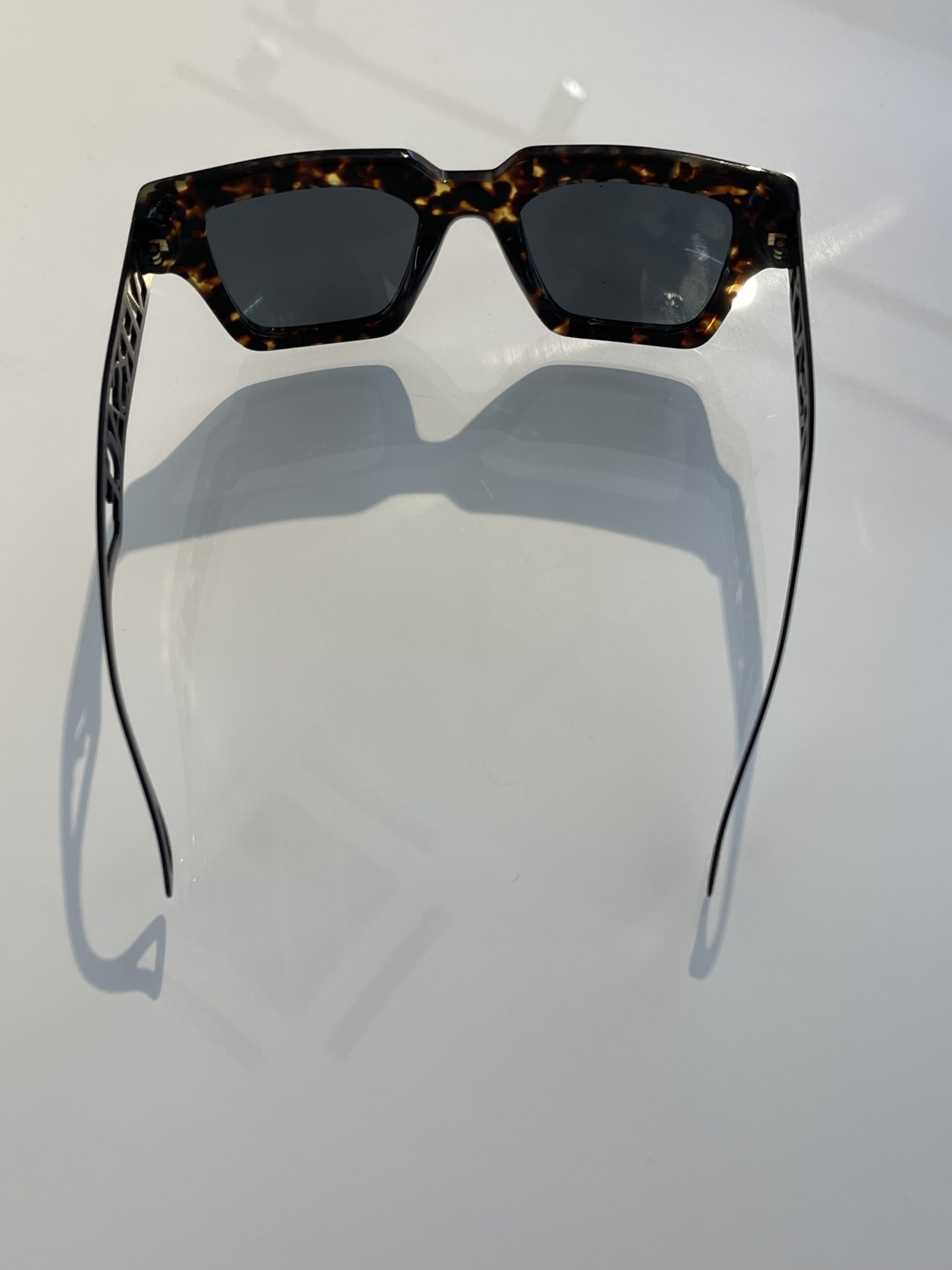 Solucione, Syze Dielli, Syze Optike, Lente Kontakti, Vizita Okulistike | GERMAN OPTIK